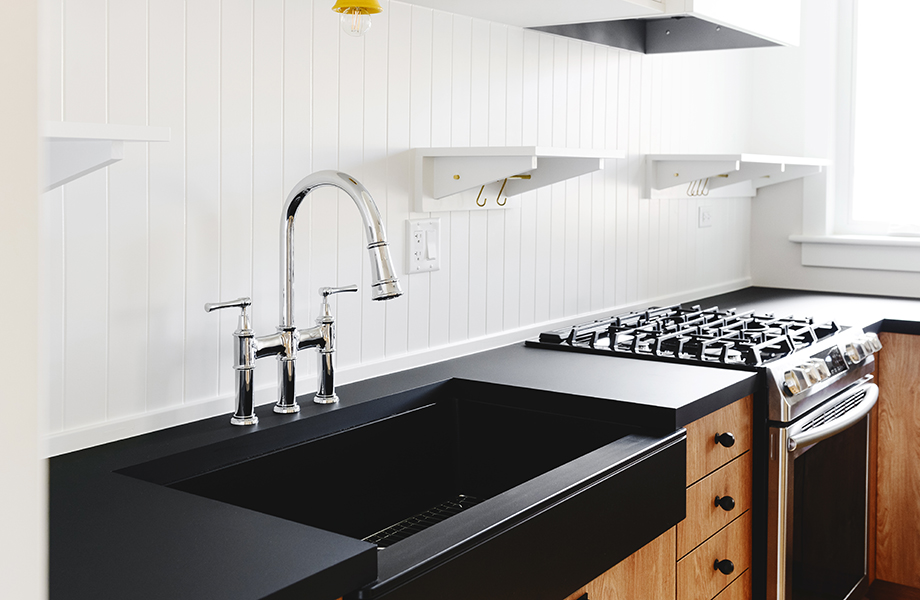 Yellow Brick Home – comptoirs FENIX™ et Surface Solide Everform™